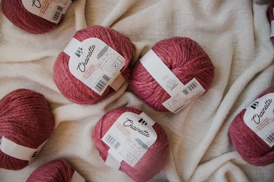 Fiber Friday – Lion Brand “Chainette” Yarn Review - Knits 'N Knots