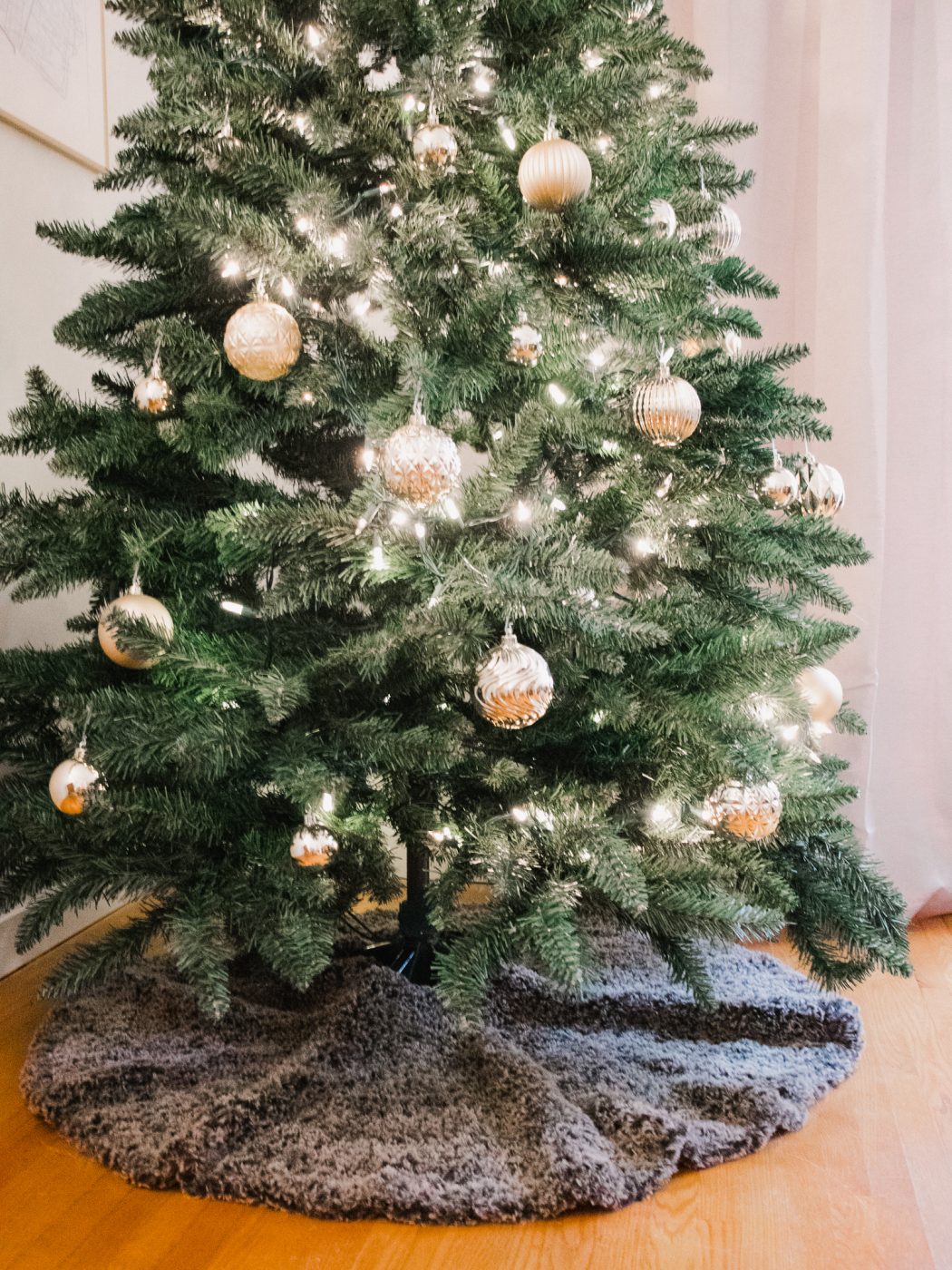 Faux Fur Tree Skirt – [FREE] Crochet Christmas Tree Skirt - Knits 'N Knots