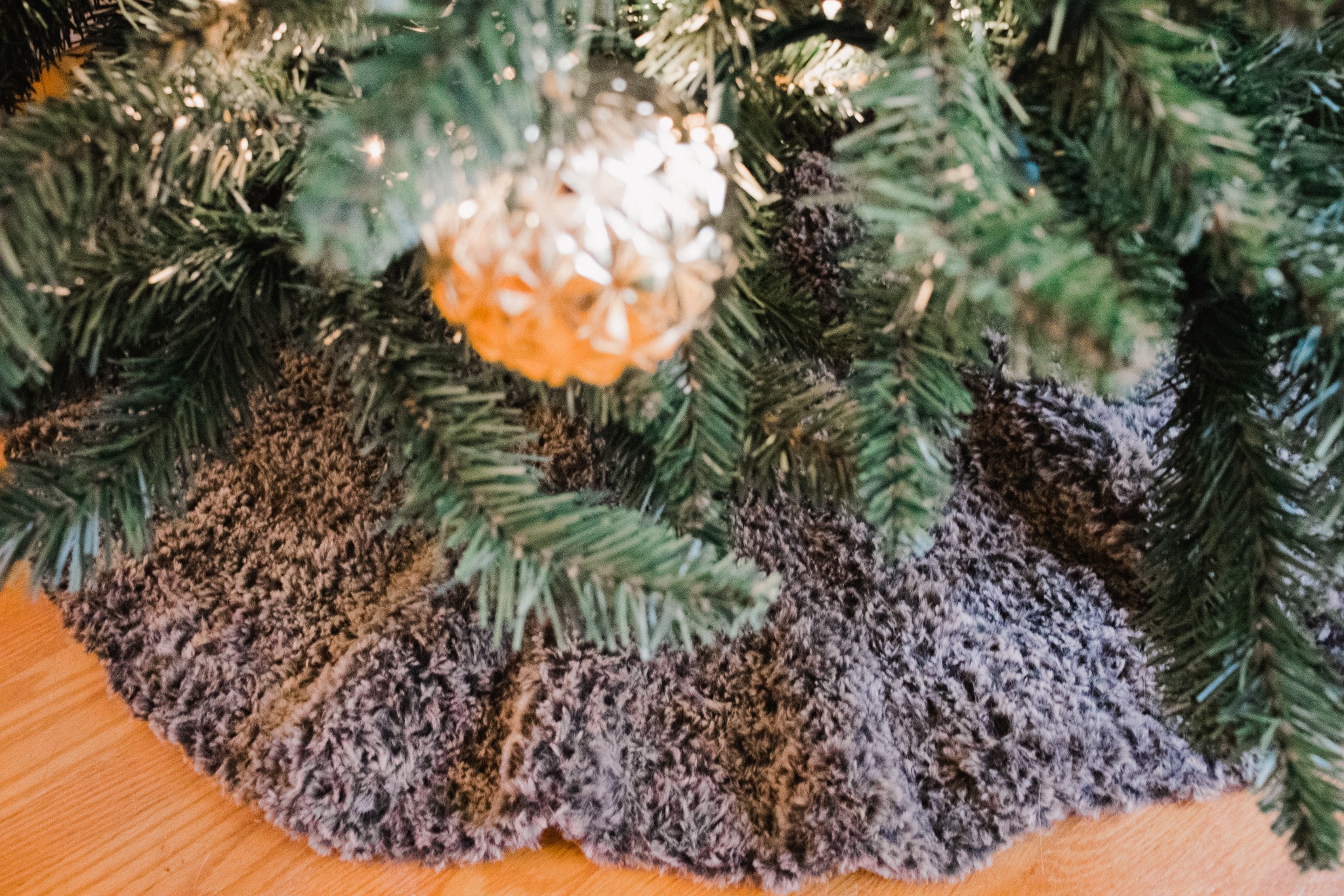 Faux Fur Tree Skirt – [FREE] Crochet Christmas Tree Skirt - Knits 'N Knots