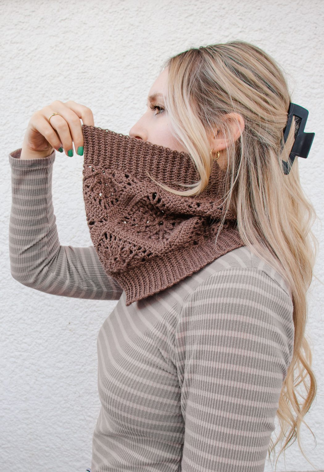 Clifton Granny Cowl – Textured Granny Square Cowl in Fingering Weight ...