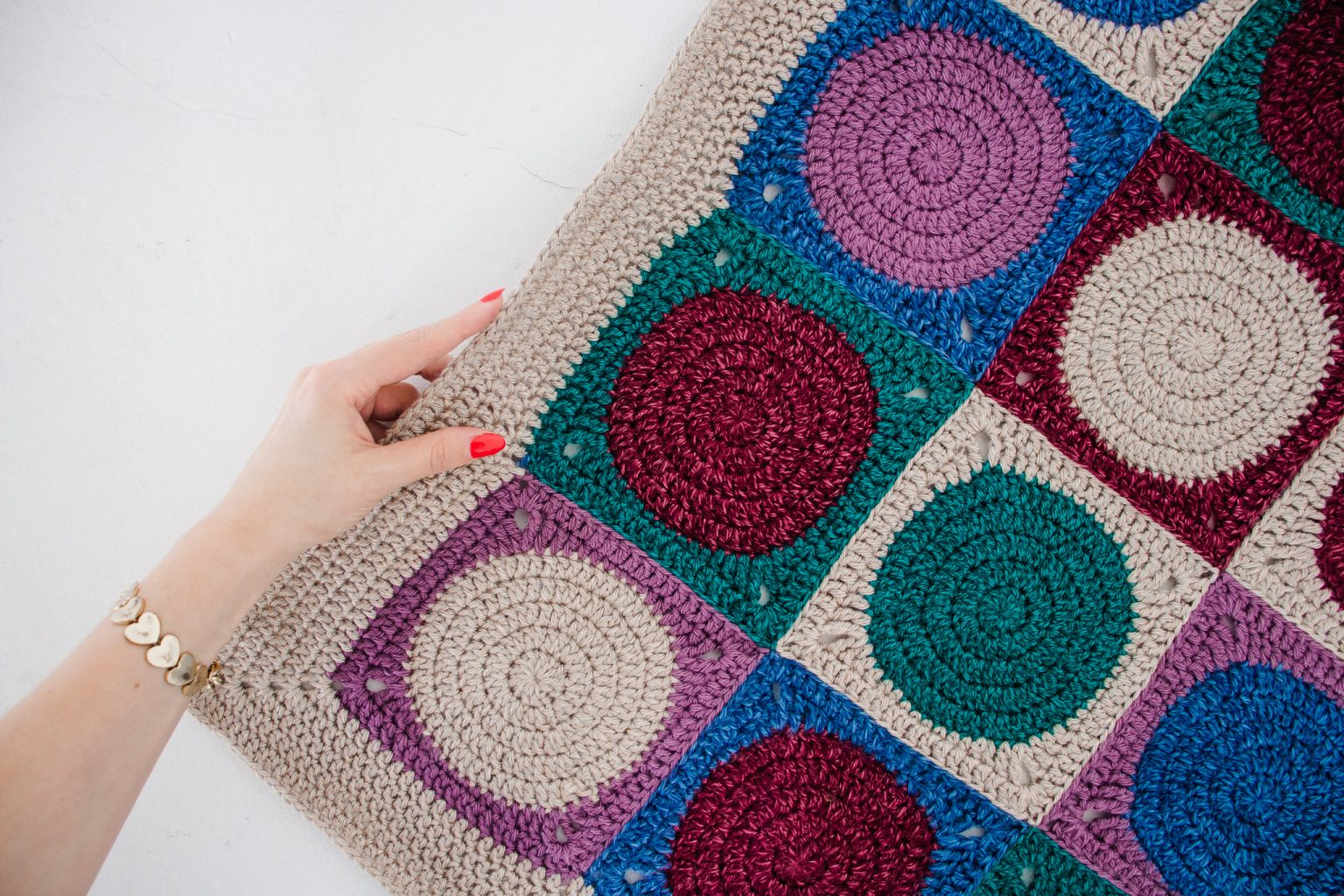 Family Circle – Crochet Pattern for Baby Blanket/Throw Using Granny Square Circles - Knits 'N Knots