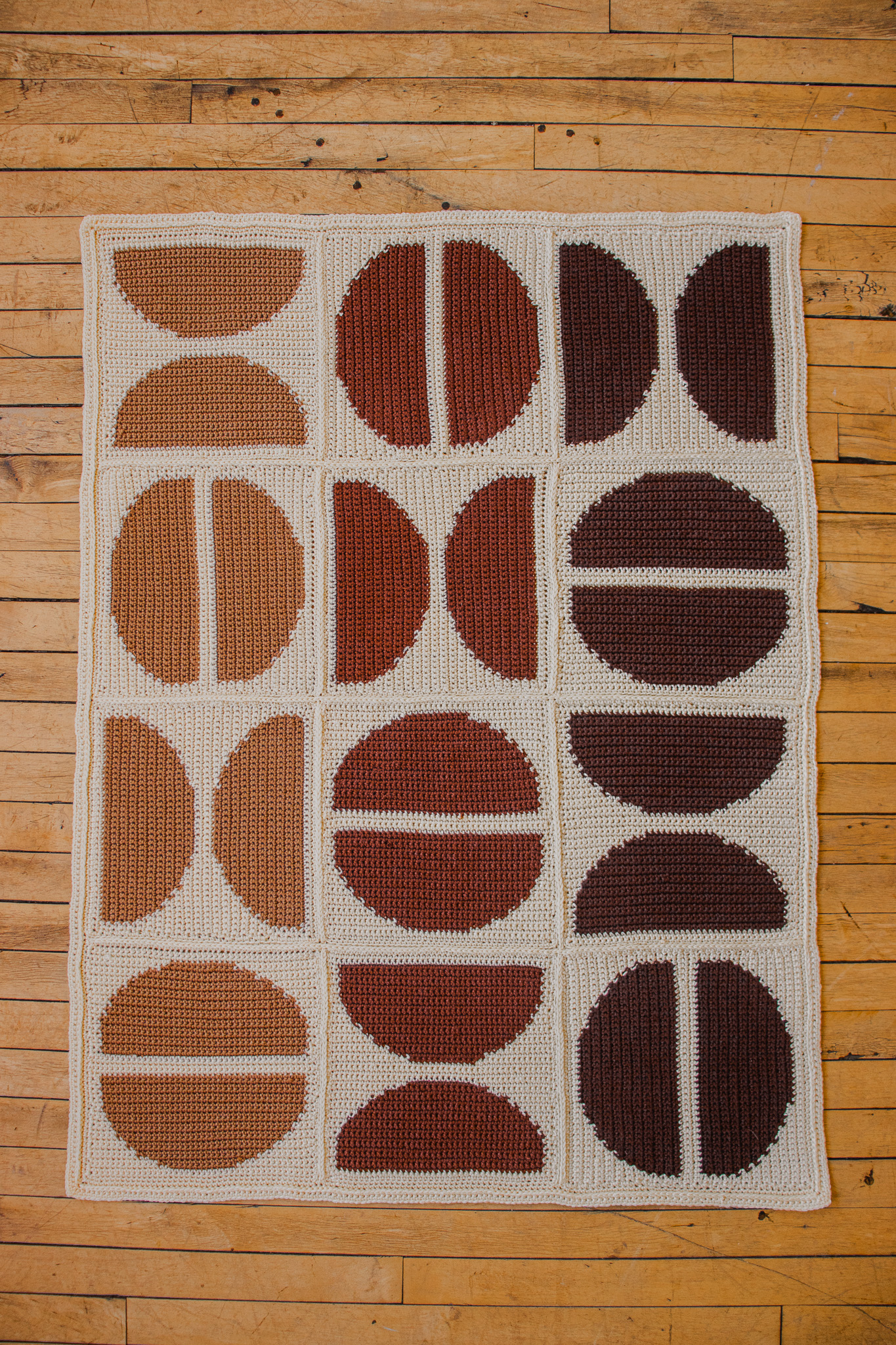 Curve Appeal Throw – Crochet Pattern with Intarsia Squares for MCM ...