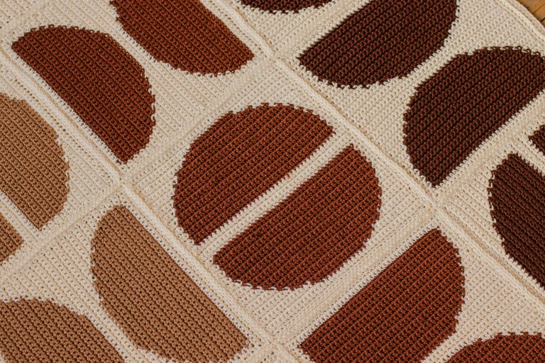 Curve Appeal Throw – Crochet Pattern with Intarsia Squares for MCM ...