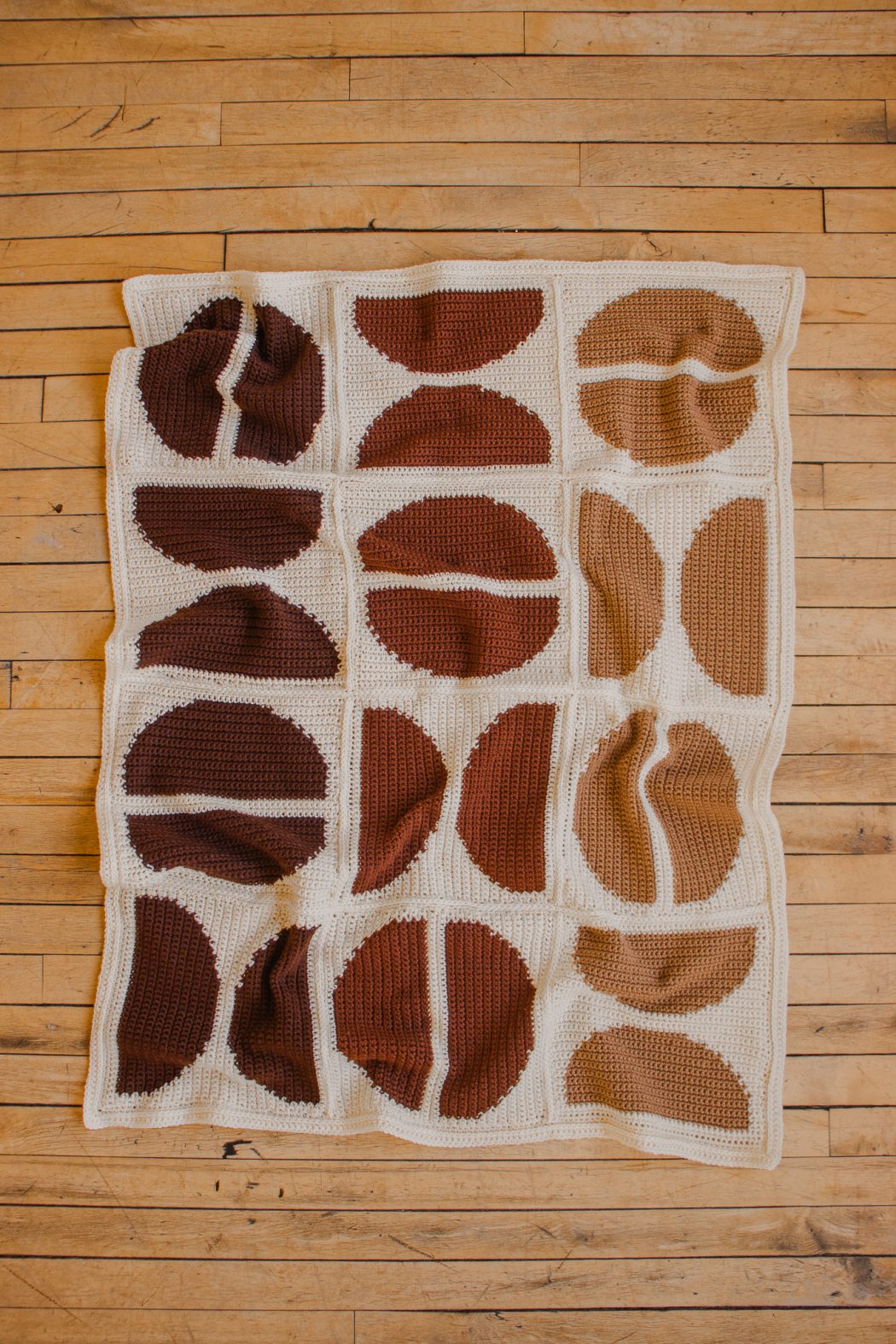 Curve Appeal Throw – Crochet Pattern with Intarsia Squares for MCM ...